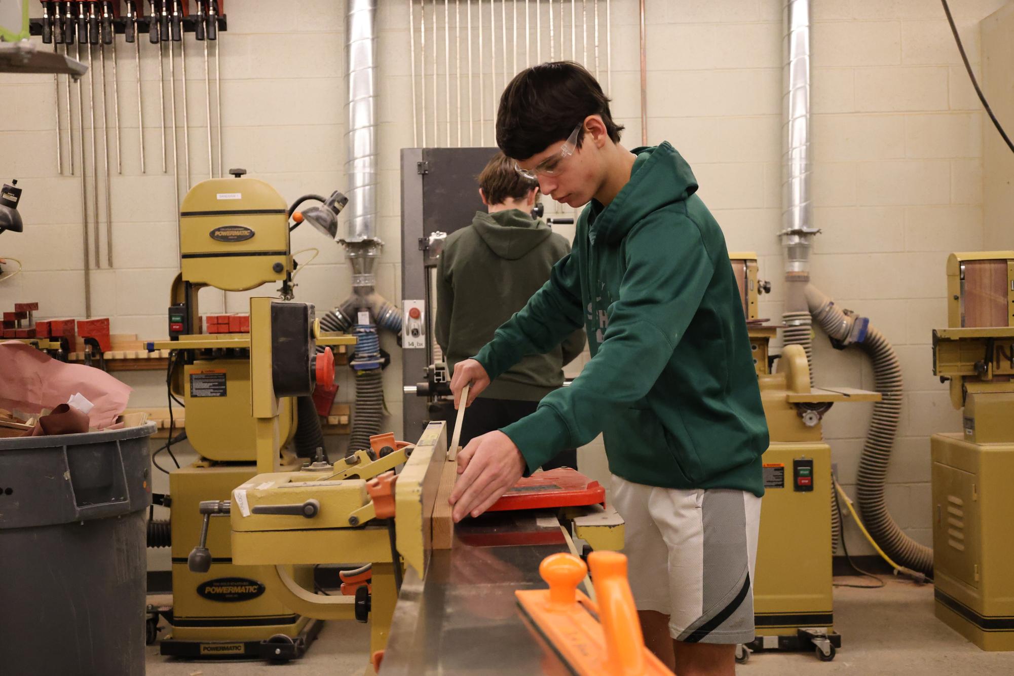 Woods class creates cutting boards to donate – BVSW News